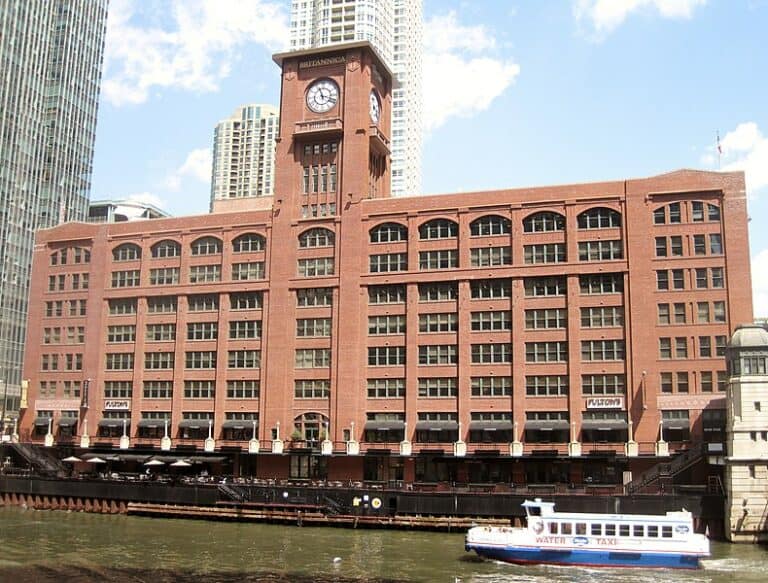 What to See along the Chicago Riverwalk | A Self-Guided Walk