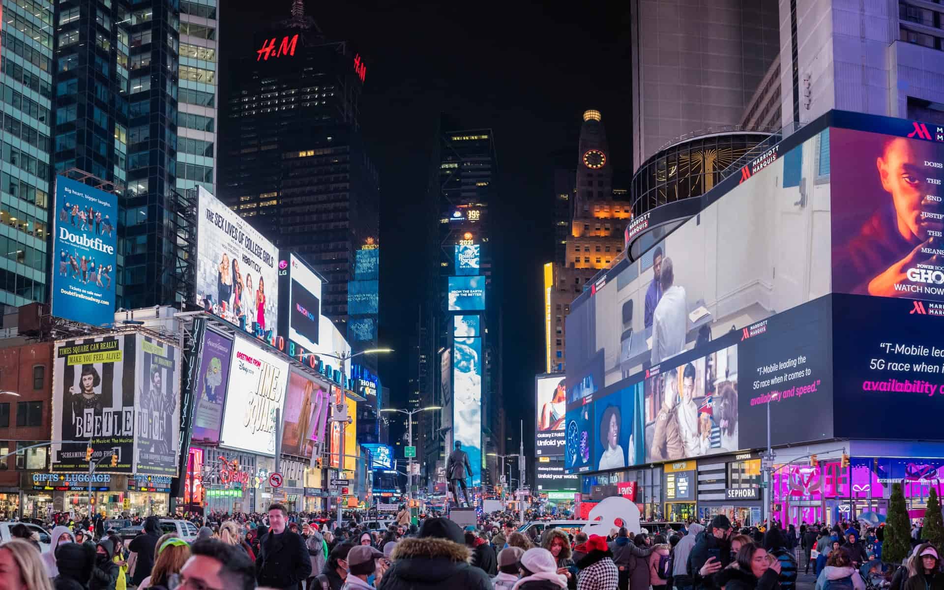 25 Things to Do in Times Square | Tours by Foot