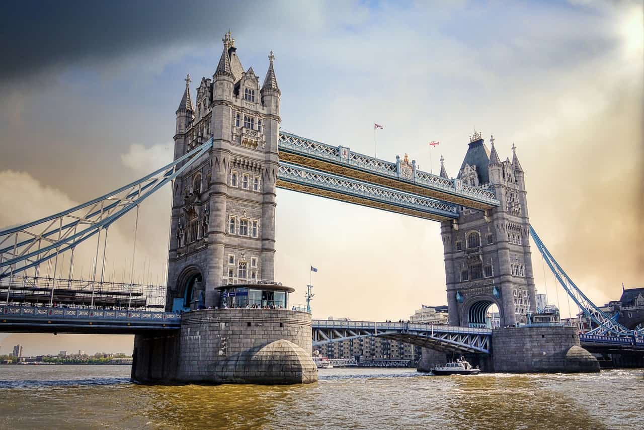 You Can Walk Across Tower Bridge - And It's Free