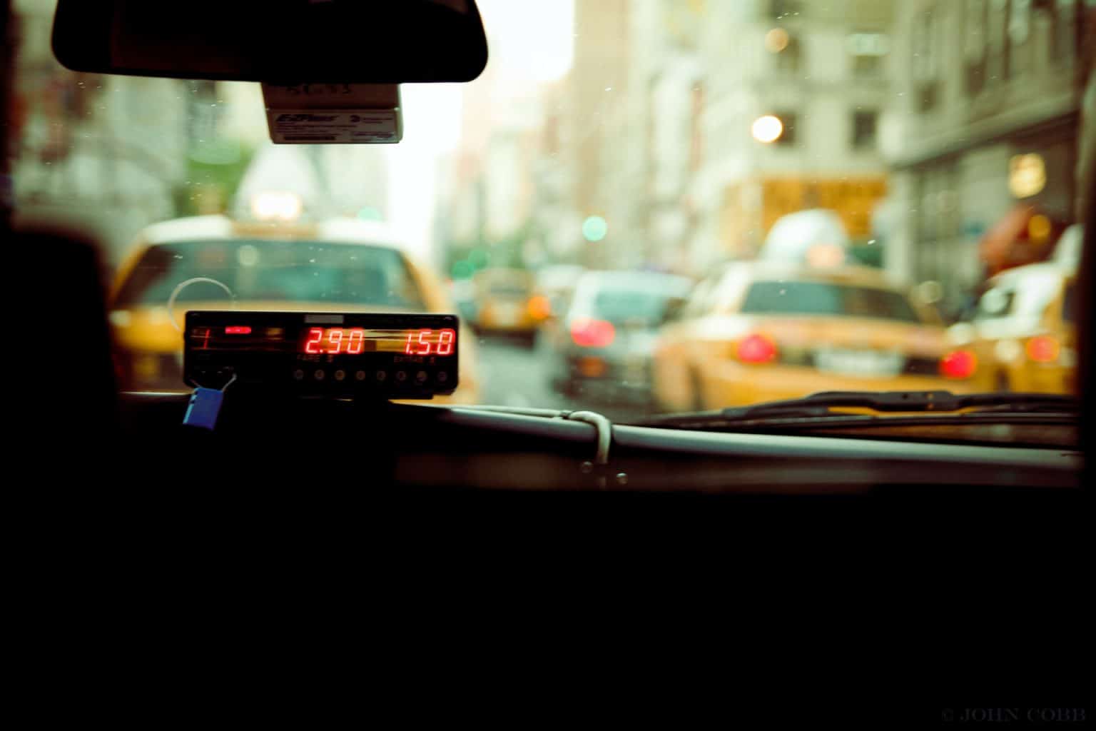 How to Get a Taxi in NYC | Tips for Hailing a Cab from a Local