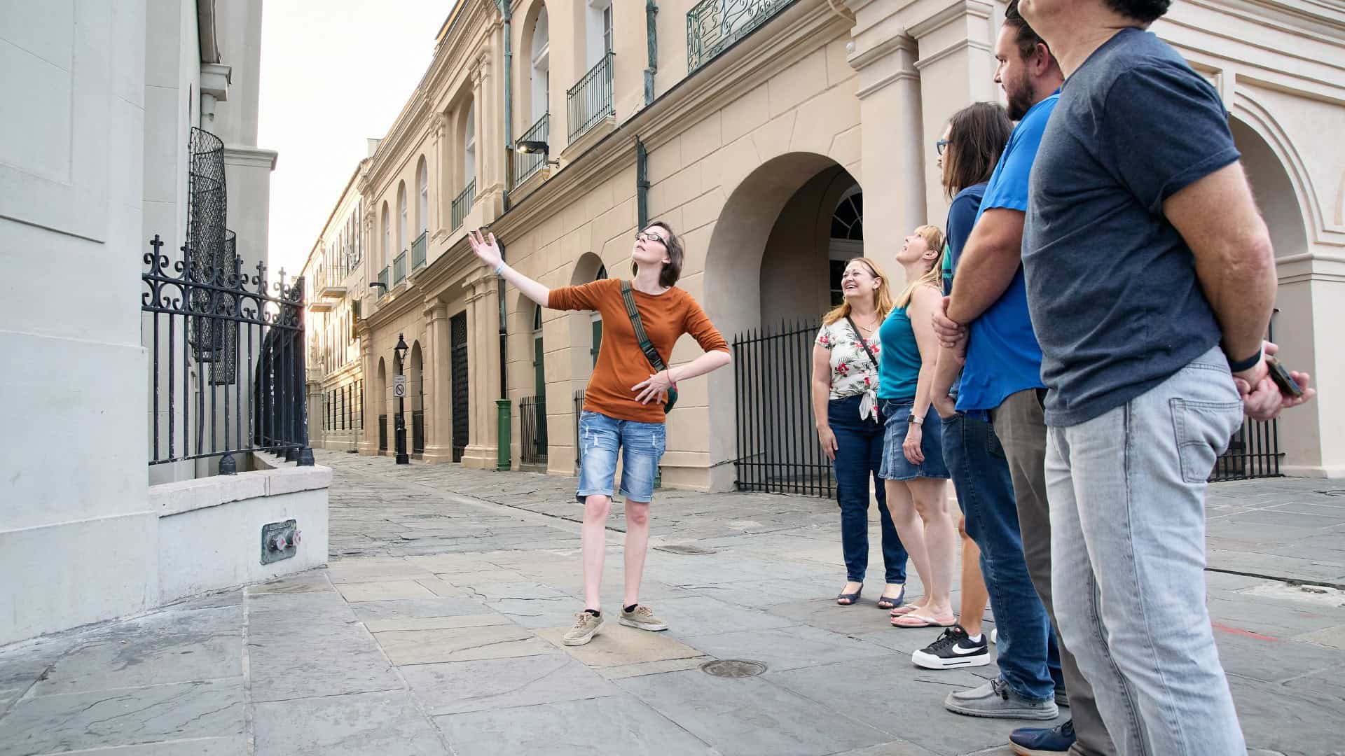 Spooks & Spirits Pub Crawl & Ghost Tour